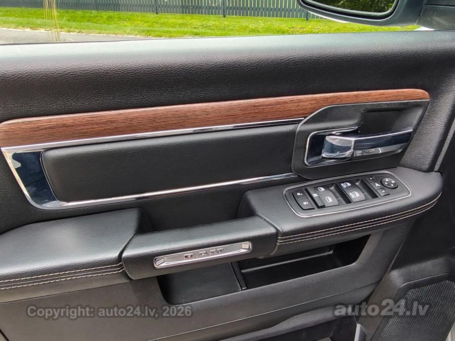 Pelēks Ram 1500 2019 Tallina, ar dzinēja tilpumu 5.70 L un nobraukumu 228 tūkst. km par 22000 €, foto 15 vietnē AUTOMOTO.COM.LV