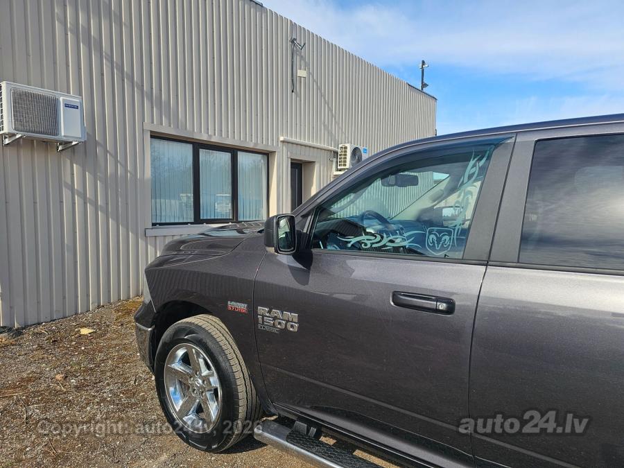 Pelēks Ram 1500 2020 Tallina, ar dzinēja tilpumu 5.70 L un nobraukumu 151 tūkst. km par 38000 €, foto 7 vietnē AUTOMOTO.COM.LV
