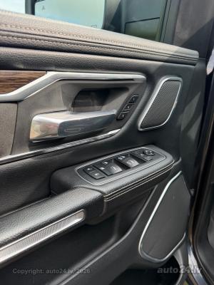 Pelēks Ram 1500 2020 Tallina, ar dzinēja tilpumu 5.70 L un nobraukumu 205 tūkst. km par 45000 €, foto 14 vietnē AUTOMOTO.COM.LV