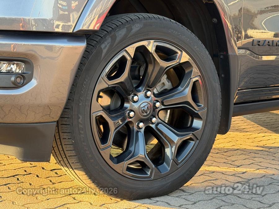 Grey Ram 1500 2023 in Tallinn, with an engine capacity of 5.70 L and mileage of 19 thousand km for 79900 €, photo 21 on AUTOMOTO.COM.LV
