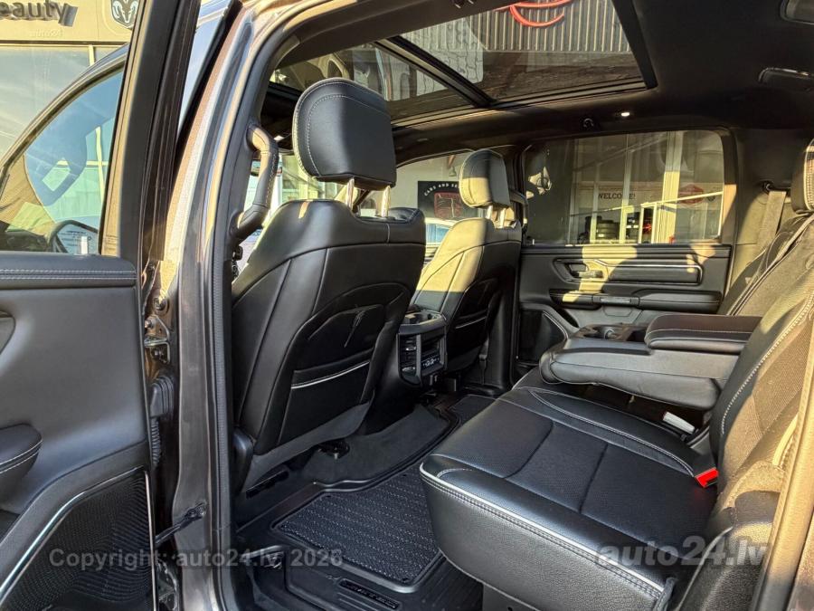 Grey Ram 1500 2023 in Tallinn, with an engine capacity of 5.70 L and mileage of 19 thousand km for 79900 €, photo 31 on AUTOMOTO.COM.LV