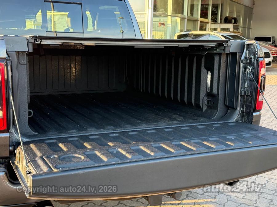 Grey Ram 1500 2023 in Tallinn, with an engine capacity of 5.70 L and mileage of 19 thousand km for 79900 €, photo 42 on AUTOMOTO.COM.LV