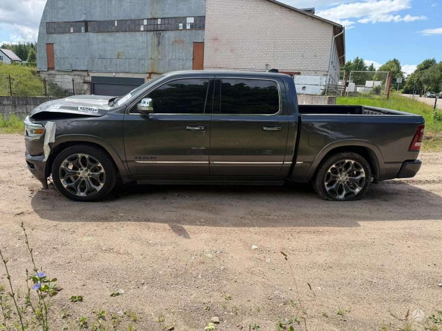 Pelēks Ram 1500 2020 Viļņa, ar dzinēja tilpumu 5.70 L un nobraukumu 66 tūkst. km par 18700 €, foto 1 vietnē AUTOMOTO.COM.LV