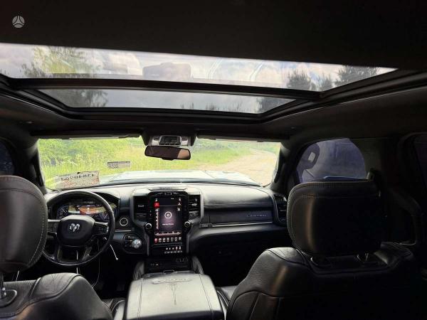 Pelēks Ram 1500 2020 Viļņa, ar dzinēja tilpumu 5.70 L un nobraukumu 66 tūkst. km par 18700 €, foto 9 vietnē AUTOMOTO.COM.LV