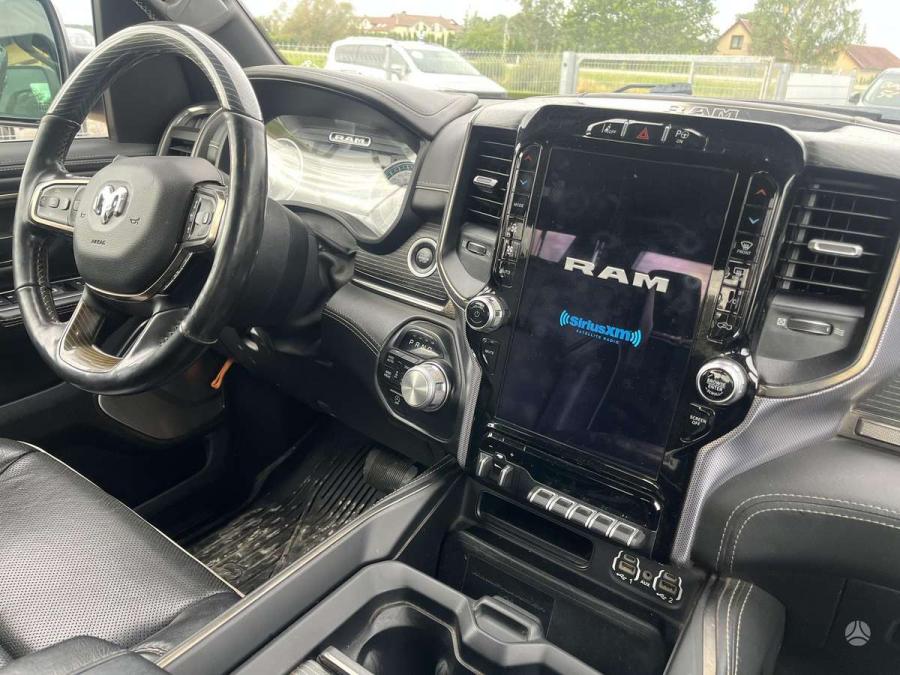 Grey Ram 1500 2020 in Siauliai, with an engine capacity of 3.60 L and mileage of 300 thousand km for 22000 €, photo 9 on AUTOMOTO.COM.LV