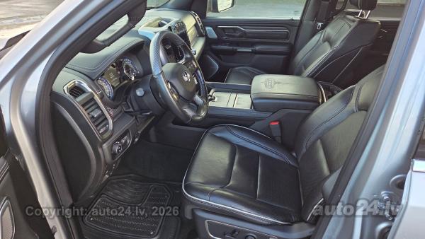 Ram 1500 2020 in Haapsalu on AUTOMOTO.COM.LV Grey Ram 1500 2020 in Haapsalu, with an engine capacity of 5.70 L and mileage of 149 thousand km for 41900 €, photo 6 on AUTOMOTO.COM.LV