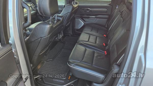 Ram 1500 2020 in Haapsalu on AUTOMOTO.COM.LV Grey Ram 1500 2020 in Haapsalu, with an engine capacity of 5.70 L and mileage of 149 thousand km for 41900 €, photo 7 on AUTOMOTO.COM.LV