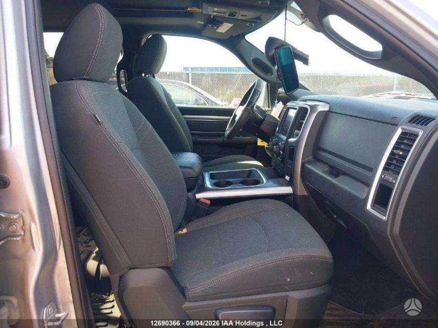 Grey Ram 1500 2021 in Klaipeda, with an engine capacity of 5.65 L and mileage of 223 thousand km for 11362 €, photo 6 on AUTOMOTO.COM.LV
