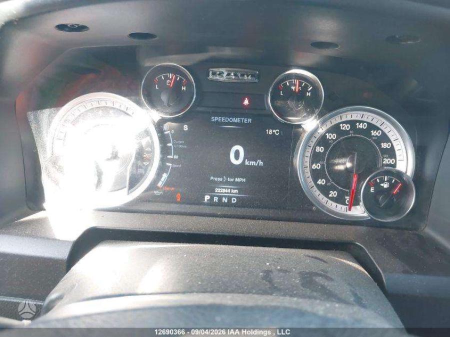 Grey Ram 1500 2021 in Klaipeda, with an engine capacity of 5.65 L and mileage of 223 thousand km for 11362 €, photo 8 on AUTOMOTO.COM.LV