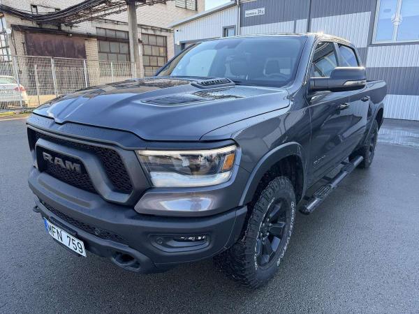 Pelēks Ram 1500 2024 Mažeikiai, ar dzinēja tilpumu 5.65 L un nobraukumu 37 tūkst. km par 48400 €, foto  vietnē AUTOMOTO.COM.LV
