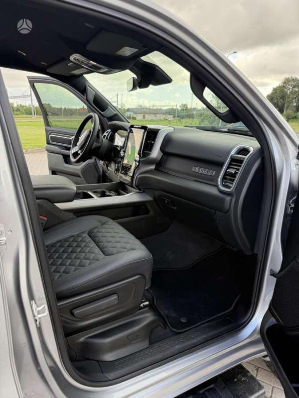 Grey Ram 1500 2025 in Plunge, with an engine capacity of 3.00 L and mileage of 19 thousand km for 52030 €, photo 9 on AUTOMOTO.COM.LV