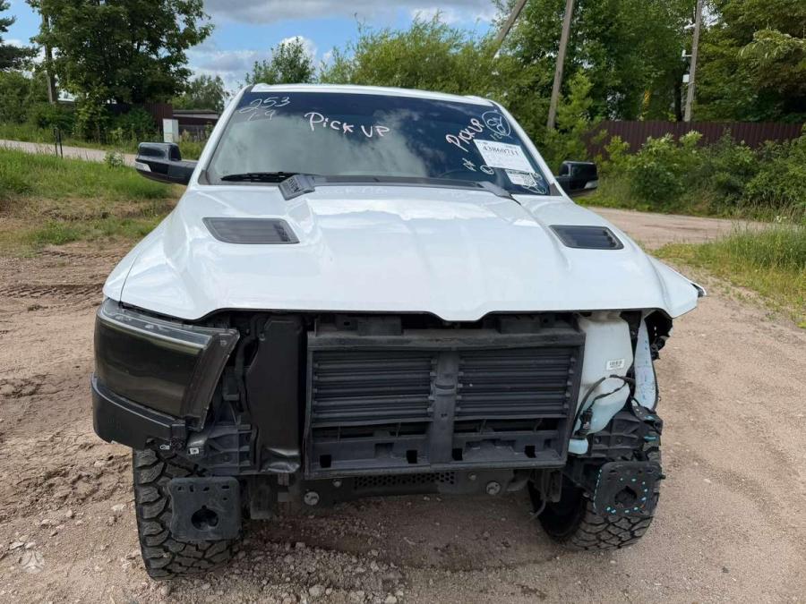 Balts Ram 1500 2022 Viļņa, ar dzinēja tilpumu 5.70 L un nobraukumu 80 tūkst. km par 23000 €, foto 5 vietnē AUTOMOTO.COM.LV