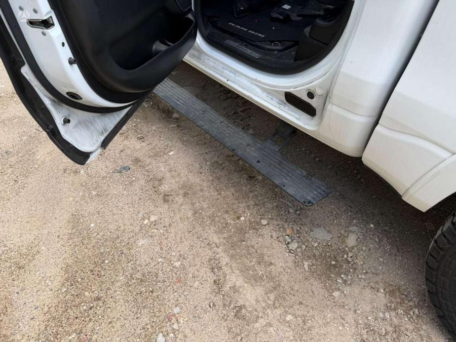 Balts Ram 1500 2022 Viļņa, ar dzinēja tilpumu 5.70 L un nobraukumu 80 tūkst. km par 23000 €, foto 9 vietnē AUTOMOTO.COM.LV
