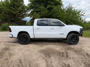 Balts Ram 1500 2022 Viļņa, ar dzinēja tilpumu 5.70 L un nobraukumu 80 tūkst. km par 23000 €, foto 14 vietnē AUTOMOTO.COM.LV