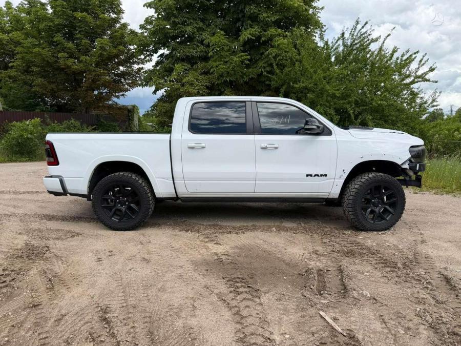 Balts Ram 1500 2022 Viļņa, ar dzinēja tilpumu 5.70 L un nobraukumu 80 tūkst. km par 23000 €, foto 14 vietnē AUTOMOTO.COM.LV