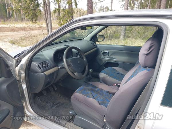 Pelēks Renault 11 2006 Rapla, ar dzinēja tilpumu 1.10 L un nobraukumu 105 tūkst. km par 999 €, foto 6 vietnē AUTOMOTO.COM.LV
