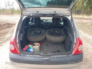 Pelēks Renault 11 2006 Rapla, ar dzinēja tilpumu 1.10 L un nobraukumu 105 tūkst. km par 999 €, foto 8 vietnē AUTOMOTO.COM.LV