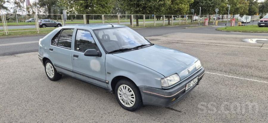 Blue Renault 19 1989 in Riga, with an engine capacity of 1.40 L and mileage of 181 thousand km for 700 €, photo 3 on AUTOMOTO.COM.LV