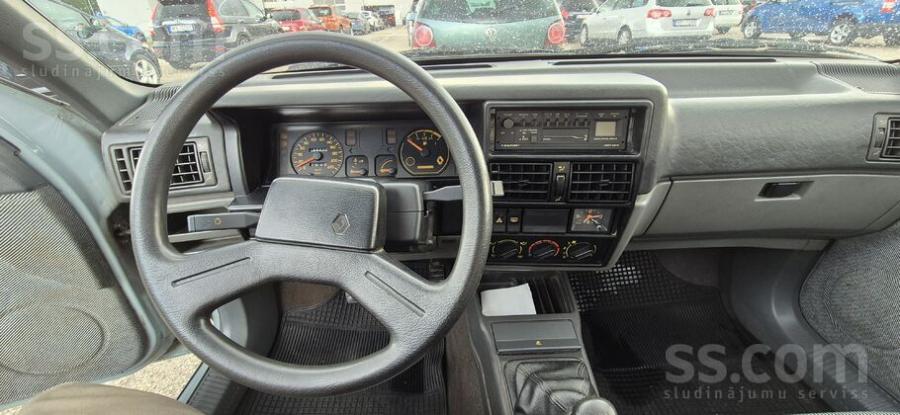 Blue Renault 19 1989 in Riga, with an engine capacity of 1.40 L and mileage of 181 thousand km for 700 €, photo 9 on AUTOMOTO.COM.LV