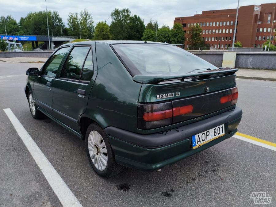 Renault 19 1993 in Vilnius, with an engine capacity of 1.70 L and mileage of 197 thousand km for 1000 €, photo 6 on AUTOMOTO.COM.LV