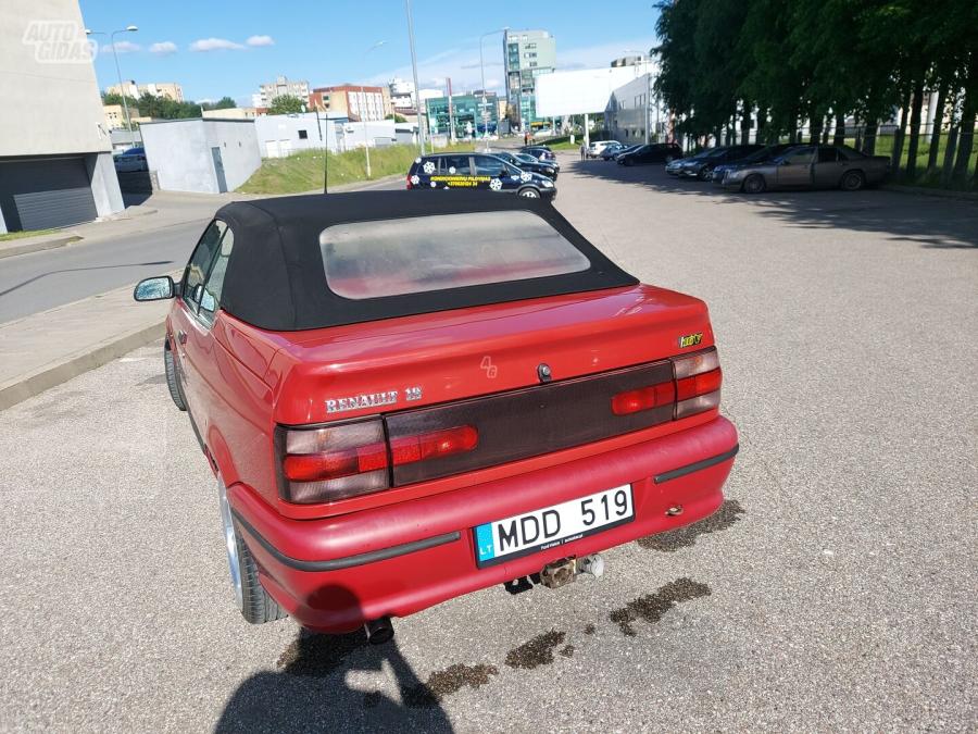 Red Renault 19 1993 in Vilnius, with an engine capacity of 1.80 L and mileage of 146 thousand km for 5000 €, photo 3 on AUTOMOTO.COM.LV