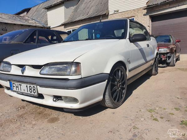 Balts Renault 19 1994 Kauņa, ar dzinēja tilpumu 1.80 L un nobraukumu 200 tūkst. km par 2000 €, foto 1 vietnē AUTOMOTO.COM.LV