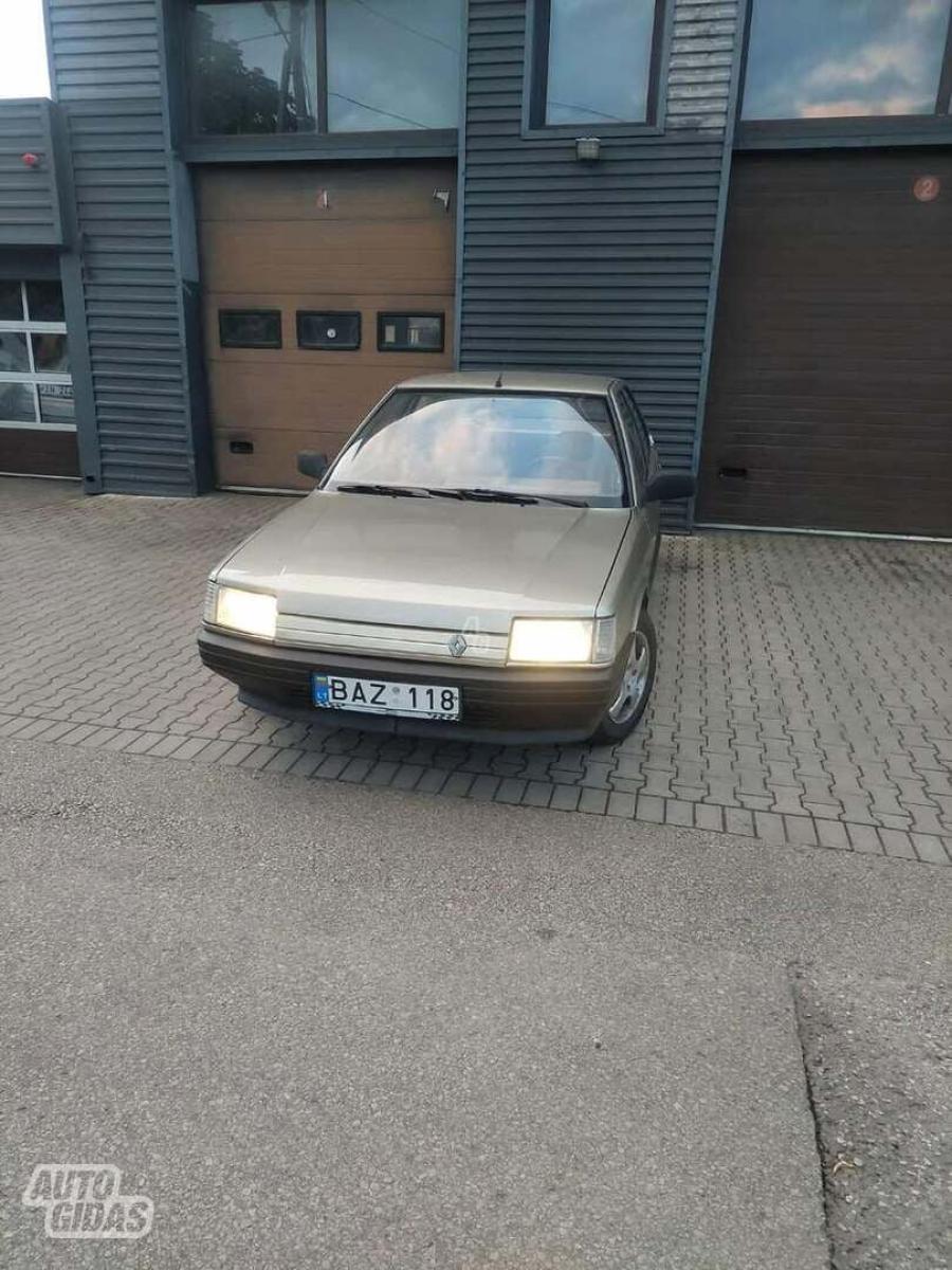 Renault 21 1988 Kauņa, ar dzinēja tilpumu 1.70 L un nobraukumu 182 tūkst. km par 1900 €, foto 1 vietnē AUTOMOTO.COM.LV