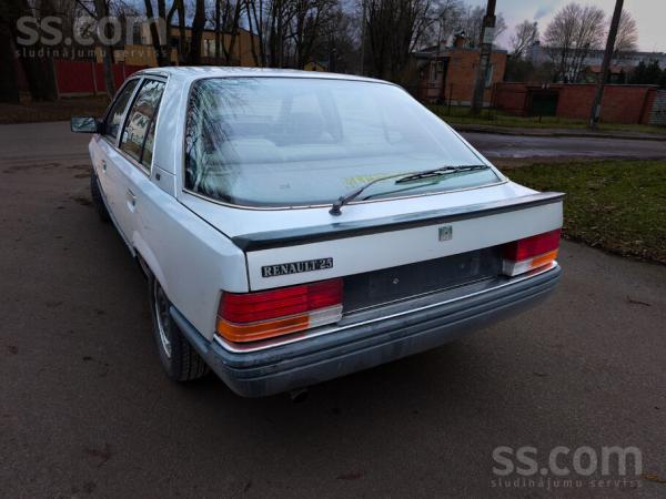 Grey Renault 25 1986 in Riga, with an engine capacity of 2.00 L and mileage of 180 thousand km for 3700 €, photo 4 on AUTOMOTO.COM.LV