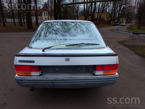 Grey Renault 25 1986 in Riga, with an engine capacity of 2.00 L and mileage of 180 thousand km for 3700 €, photo 5 on AUTOMOTO.COM.LV