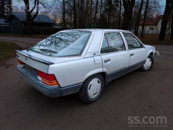 Grey Renault 25 1986 in Riga, with an engine capacity of 2.00 L and mileage of 180 thousand km for 3700 €, photo 6 on AUTOMOTO.COM.LV