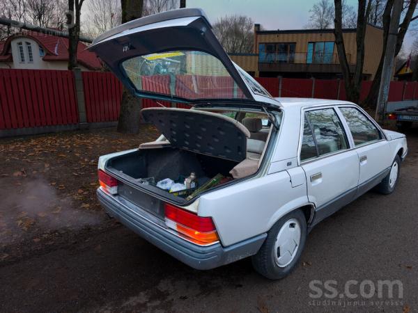 Grey Renault 25 1986 in Riga, with an engine capacity of 2.00 L and mileage of 180 thousand km for 3700 €, photo 7 on AUTOMOTO.COM.LV