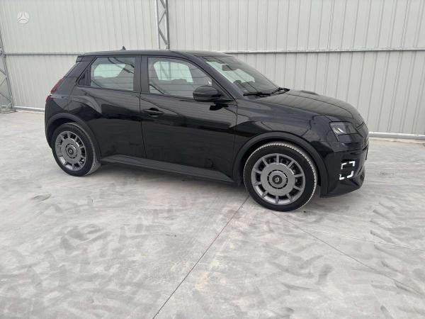 Melns Renault 5 E-Tech 2025 Kauņa, ar dzinēja tilpumu 0.00 L un nobraukumu 13 tūkst. km par 14650 €, foto 1 vietnē AUTOMOTO.COM.LV