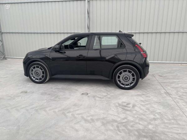 Melns Renault 5 E-Tech 2025 Kauņa, ar dzinēja tilpumu 0.00 L un nobraukumu 13 tūkst. km par 14650 €, foto 2 vietnē AUTOMOTO.COM.LV