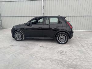 Melns Renault 5 E-Tech 2025 Kauņa, ar dzinēja tilpumu 0.00 L un nobraukumu 13 tūkst. km par 14650 €, foto 3 vietnē AUTOMOTO.COM.LV