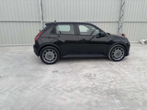 Melns Renault 5 E-Tech 2025 Kauņa, ar dzinēja tilpumu 0.00 L un nobraukumu 13 tūkst. km par 14650 €, foto 4 vietnē AUTOMOTO.COM.LV