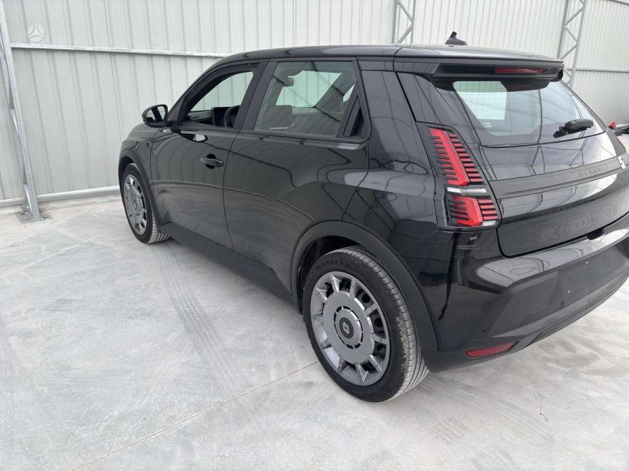 Melns Renault 5 E-Tech 2025 Kauņa, ar dzinēja tilpumu 0.00 L un nobraukumu 13 tūkst. km par 14650 €, foto 5 vietnē AUTOMOTO.COM.LV