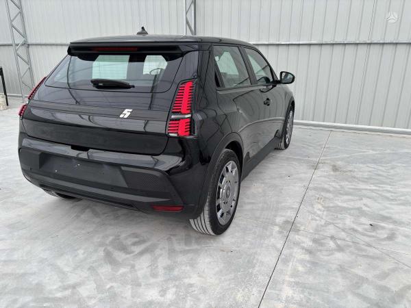 Melns Renault 5 E-Tech 2025 Kauņa, ar dzinēja tilpumu 0.00 L un nobraukumu 13 tūkst. km par 14650 €, foto 8 vietnē AUTOMOTO.COM.LV