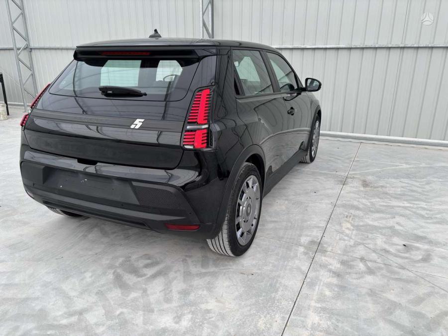 Melns Renault 5 E-Tech 2025 Kauņa, ar dzinēja tilpumu 0.00 L un nobraukumu 13 tūkst. km par 14650 €, foto 9 vietnē AUTOMOTO.COM.LV