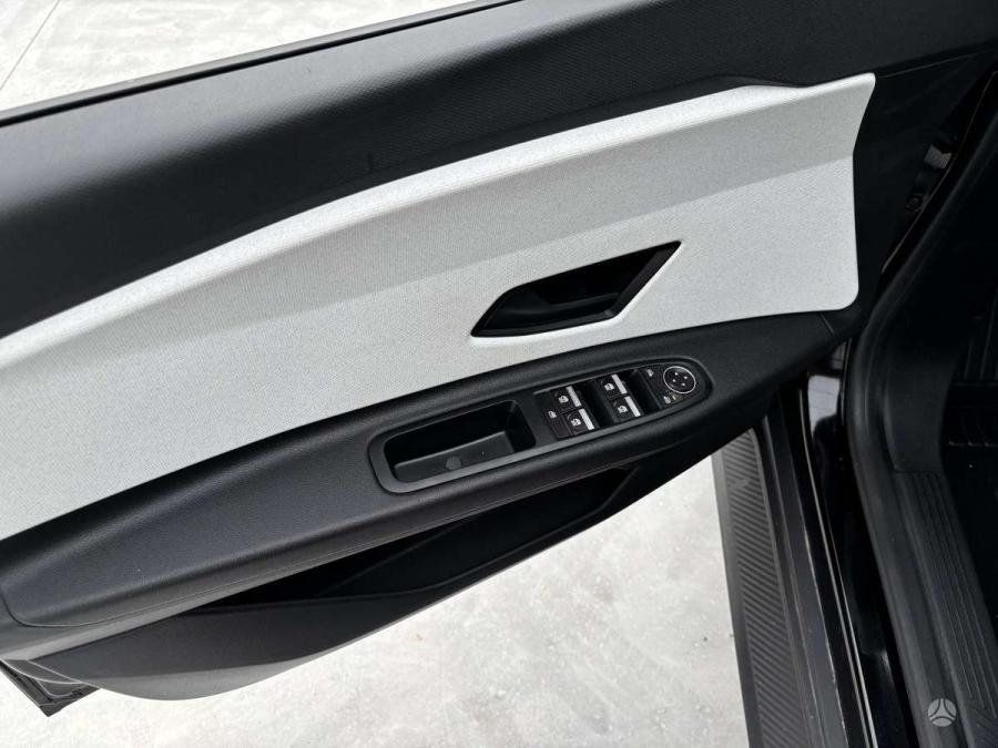 Melns Renault 5 E-Tech 2025 Kauņa, ar dzinēja tilpumu 0.00 L un nobraukumu 13 tūkst. km par 14650 €, foto 24 vietnē AUTOMOTO.COM.LV
