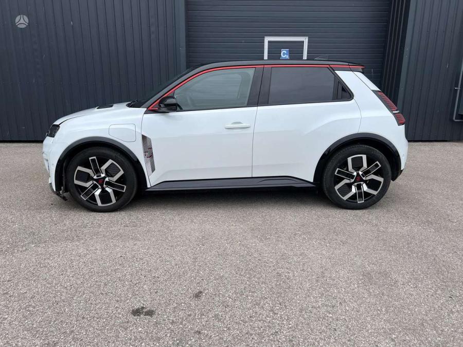 Balts Renault 5 E-Tech 2025 Alīta, ar dzinēja tilpumu 0.00 L un nobraukumu 10 tūkst. km par 13700 €, foto 4 vietnē AUTOMOTO.COM.LV