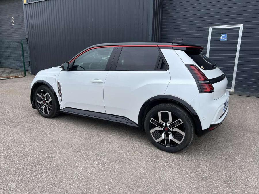 Balts Renault 5 E-Tech 2025 Alīta, ar dzinēja tilpumu 0.00 L un nobraukumu 10 tūkst. km par 13700 €, foto 5 vietnē AUTOMOTO.COM.LV