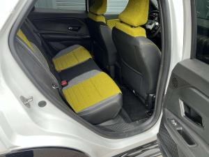 Balts Renault 5 E-Tech 2025 Alīta, ar dzinēja tilpumu 0.00 L un nobraukumu 10 tūkst. km par 13700 €, foto 24 vietnē AUTOMOTO.COM.LV