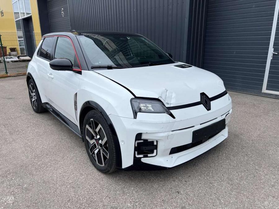 Balts Renault 5 E-Tech 2025 Alīta, ar dzinēja tilpumu 0.00 L un nobraukumu 10 tūkst. km par 13400 €, foto 1 vietnē AUTOMOTO.COM.LV