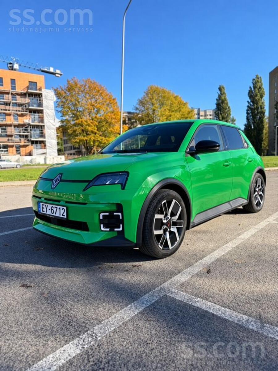 Green Renault 5 2026 in Riga, with an engine capacity of 0.00 L and mileage of 9 thousand km for 28500 €, photo 1 on AUTOMOTO.COM.LV
