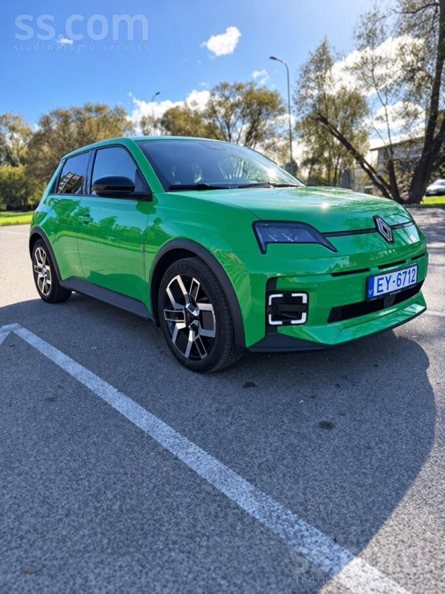 Green Renault 5 2026 in Riga, with an engine capacity of 0.00 L and mileage of 9 thousand km for 28500 €, photo 4 on AUTOMOTO.COM.LV