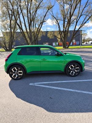 Green Renault 5 2026 in Riga, with an engine capacity of 0.00 L and mileage of 9 thousand km for 28500 €, photo 5 on AUTOMOTO.COM.LV