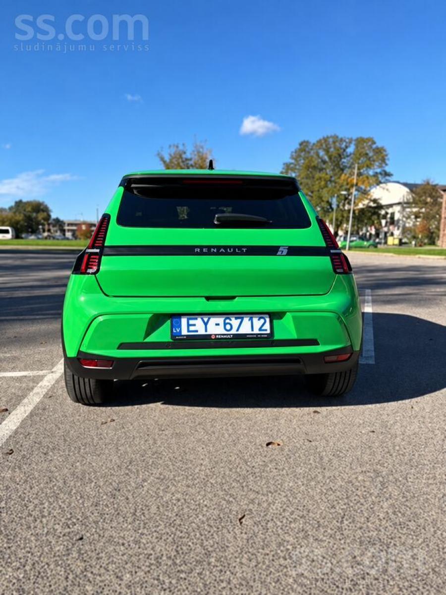 Green Renault 5 2026 in Riga, with an engine capacity of 0.00 L and mileage of 9 thousand km for 28500 €, photo 7 on AUTOMOTO.COM.LV
