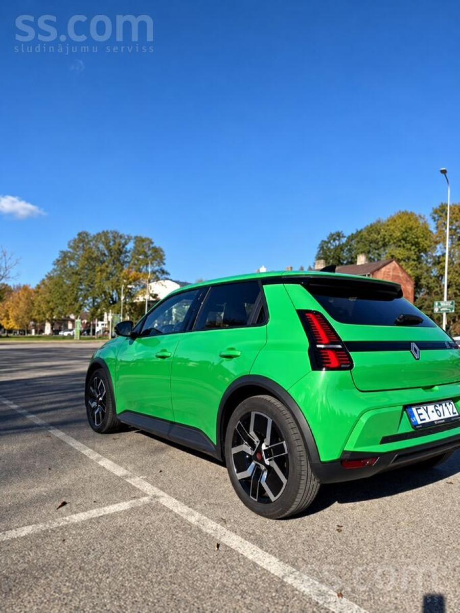 Green Renault 5 2026 in Riga, with an engine capacity of 0.00 L and mileage of 9 thousand km for 28500 €, photo 8 on AUTOMOTO.COM.LV