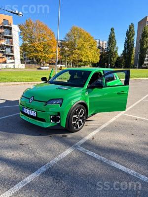 Green Renault 5 2026 in Riga, with an engine capacity of 0.00 L and mileage of 9 thousand km for 28500 €, photo 12 on AUTOMOTO.COM.LV