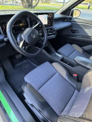 Green Renault 5 2026 in Riga, with an engine capacity of 0.00 L and mileage of 9 thousand km for 28500 €, photo 16 on AUTOMOTO.COM.LV